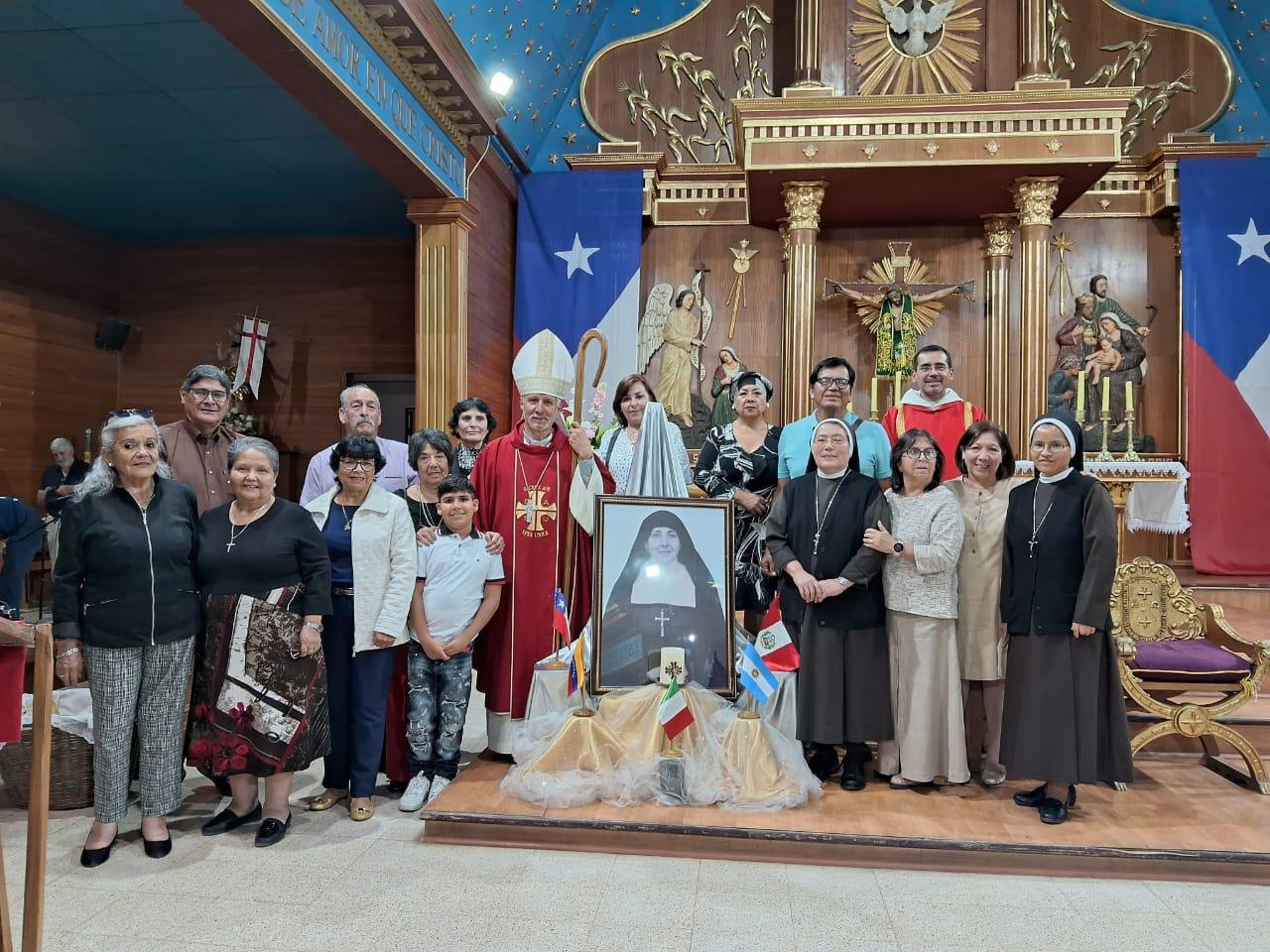 Celebración de los 106 años de la Congregación Canonesas de la Cruz en La Tirana | Diócesis de ...